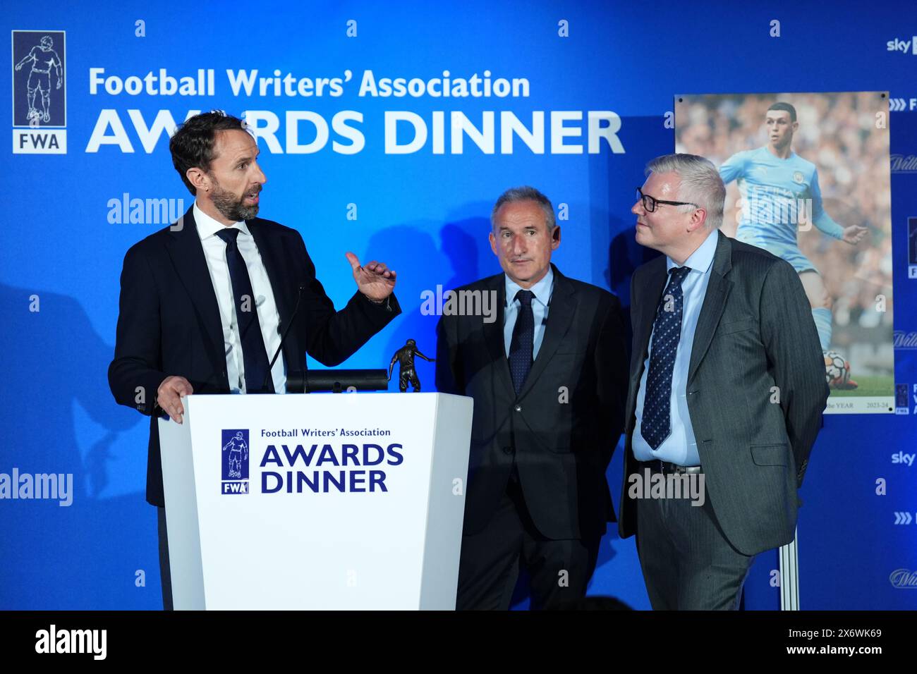 England manager Gareth Southgate (left) presenting the FWA Men's ...