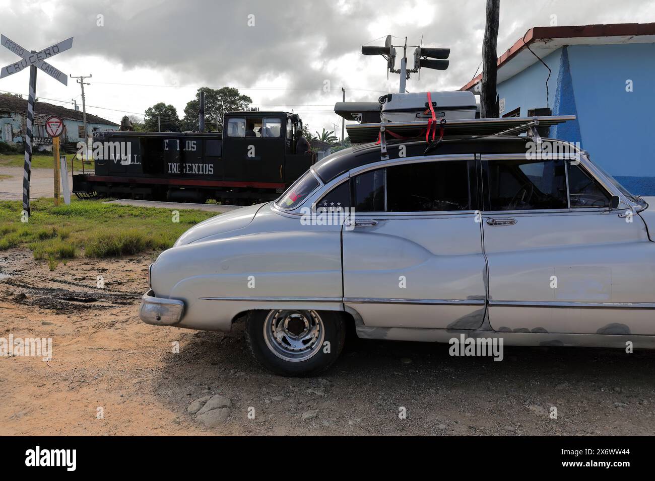 296 Old gray American almendron classic car -Buick from 1950- stationed ...