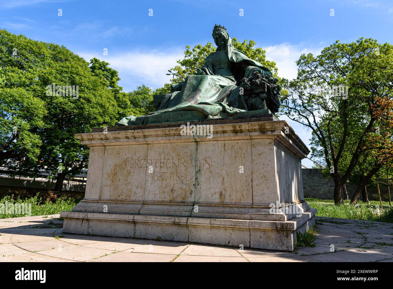 The statue of Empress Elisabeth in Budapest at Dobrentei ter Stock ...