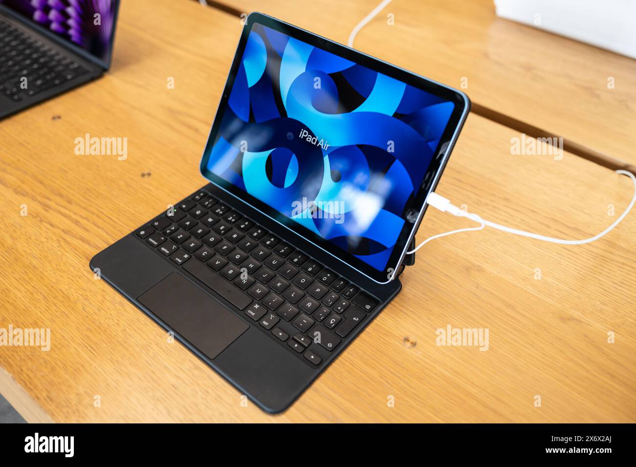 Apple Store in Puerta del Sol, Madrid, Spain Stock Photo - Alamy