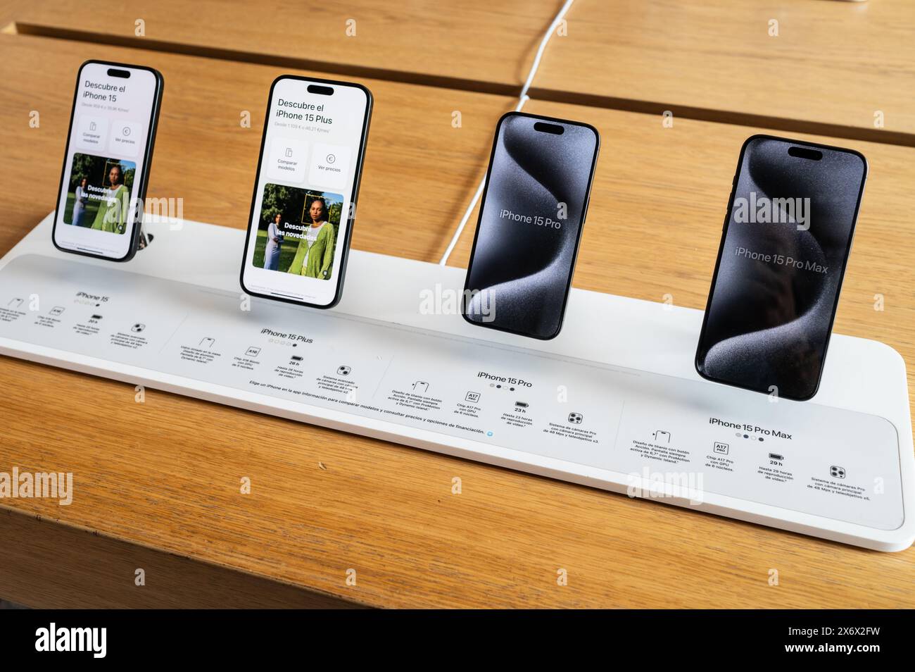 Apple Store in Puerta del Sol, Madrid, Spain Stock Photo - Alamy