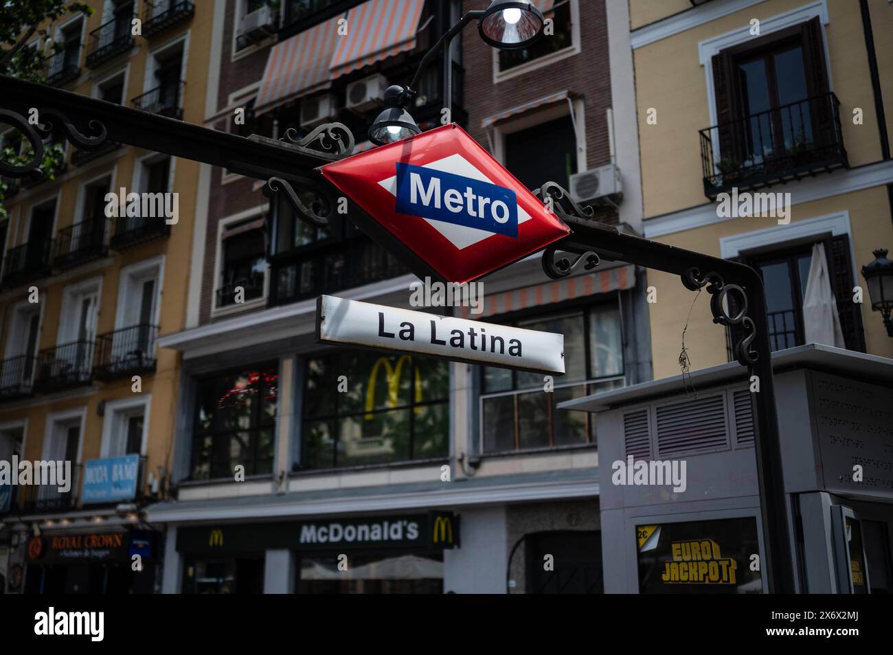 Madrid metro map hi-res stock photography and images - Alamy