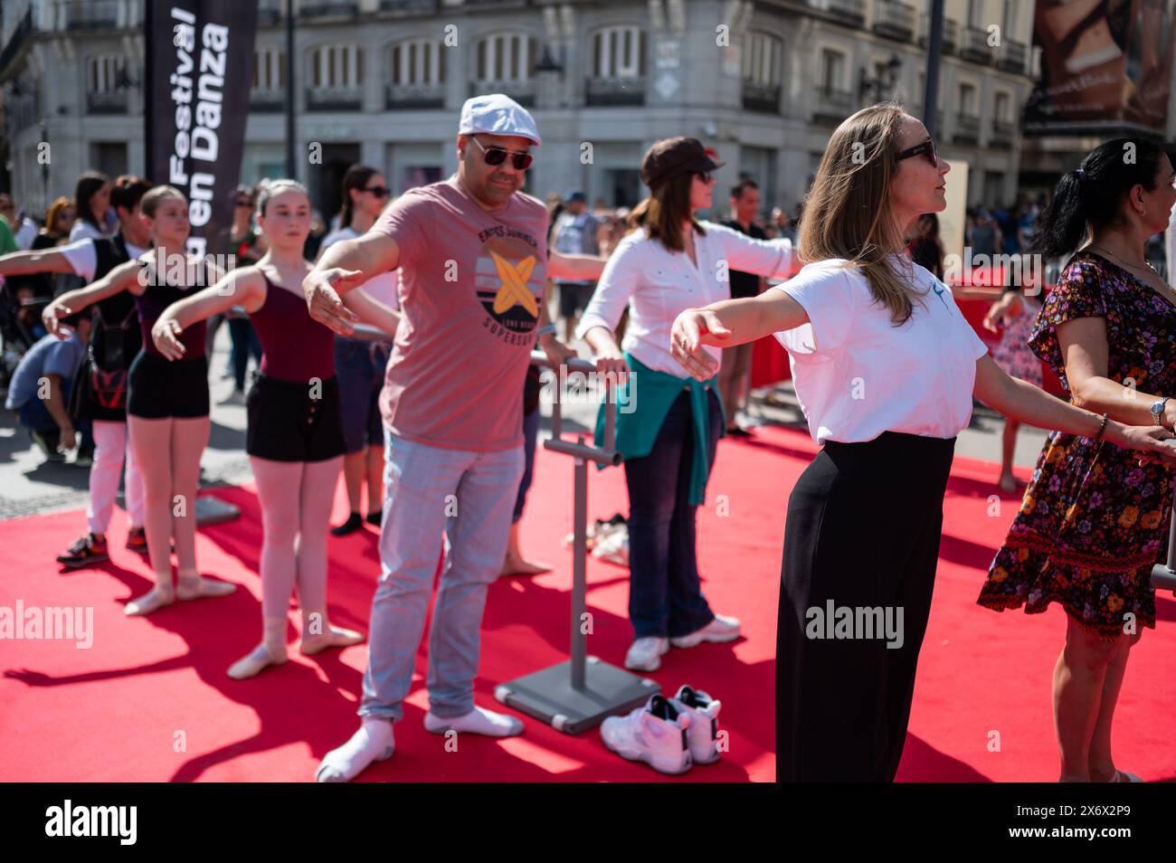 People trying ballet in Puerta del Sol during Madrid en Danza 2024 ...