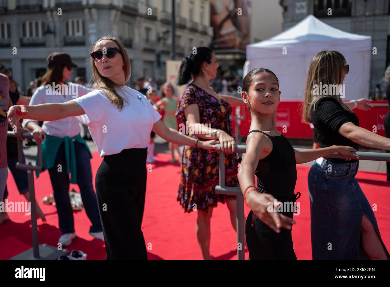 People trying ballet in Puerta del Sol during Madrid en Danza 2024 ...