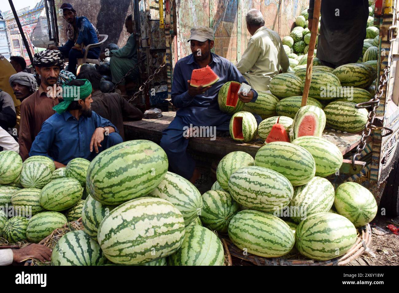 Lahore pakistan market hi-res stock photography and images - Alamy