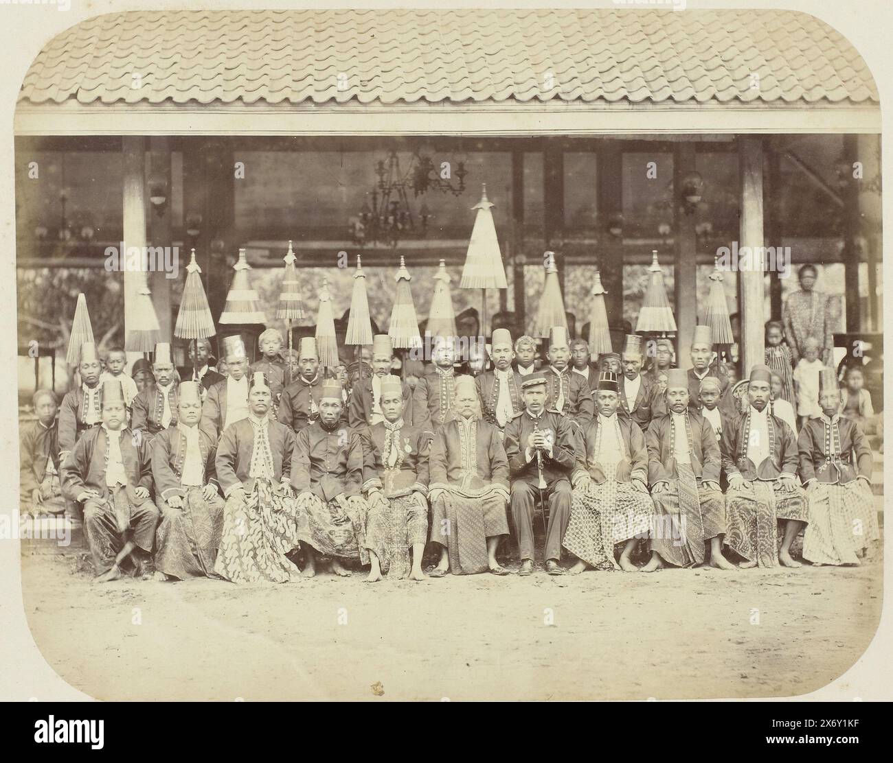 Chief dignitaries hi-res stock photography and images - Alamy