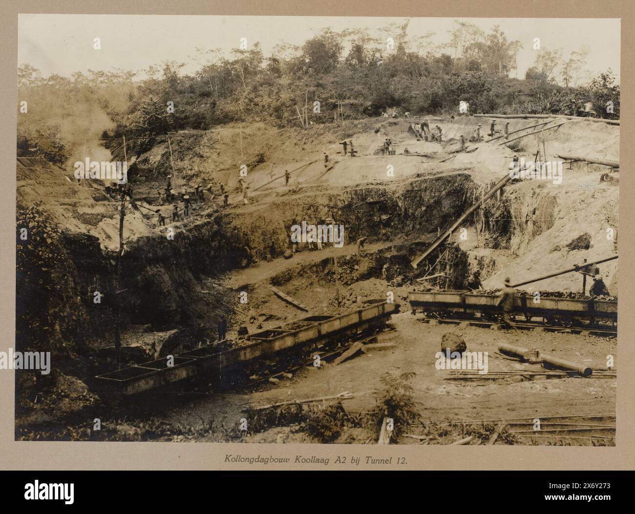 Open pit mining coal seam a2 hi-res stock photography and images - Alamy