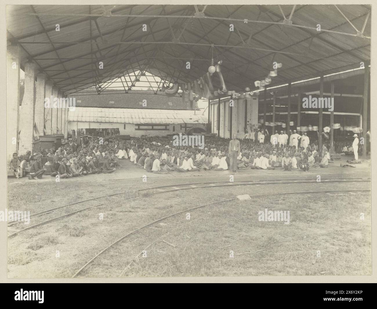 Factory staff, Group photo of the staff of the Tjomal sugar factory ...