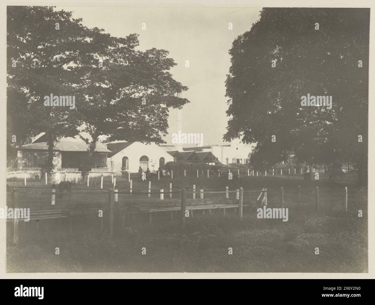 Wooden scaffolding hi-res stock photography and images - Alamy