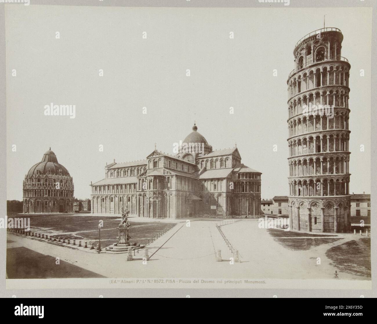 Pisa piazza del duomo coi principali monumenti hi-res stock photography ...