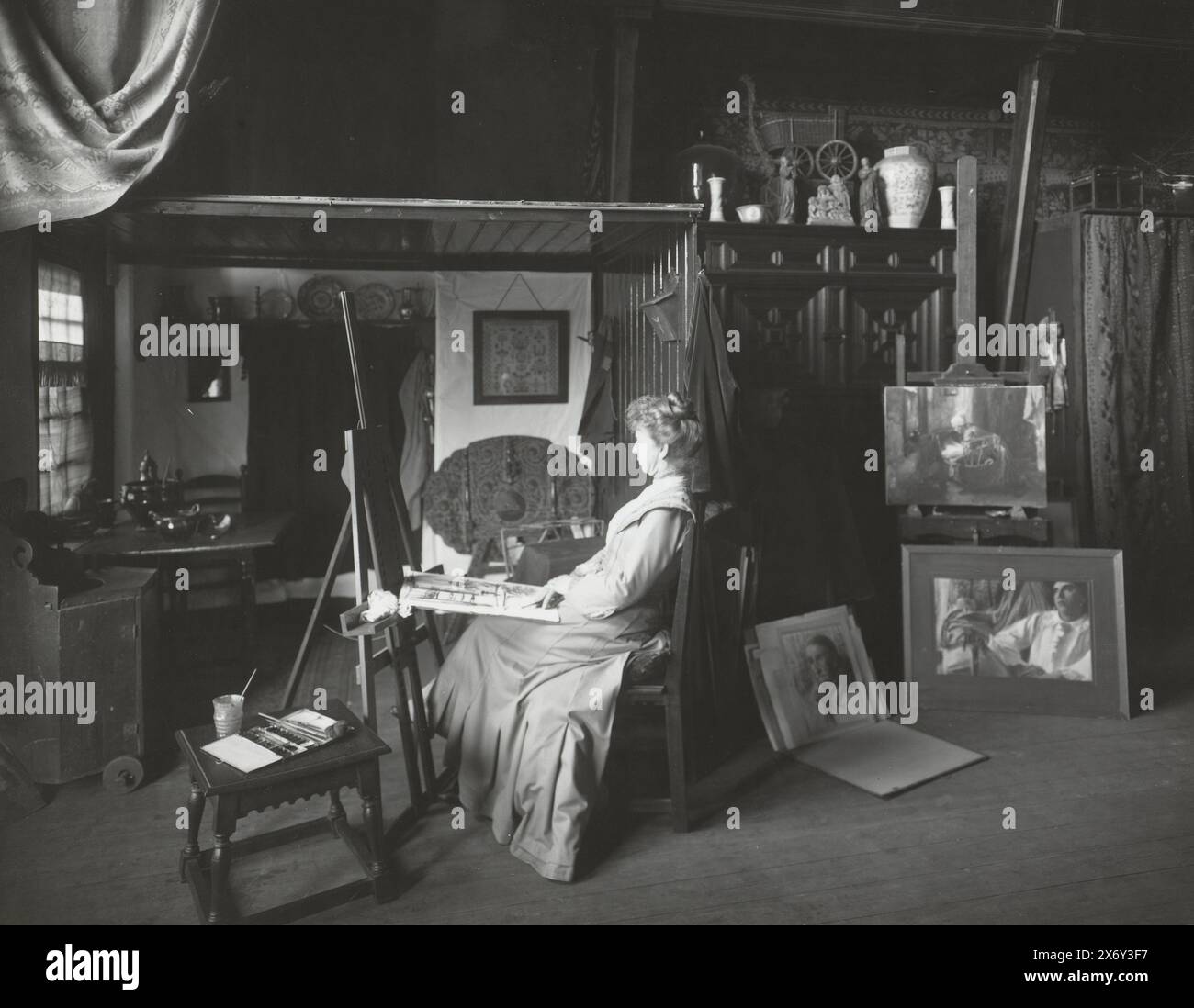 S.J.W. Jansen-Grothe in her studio at Jacob van Lennepkade 55 in ...