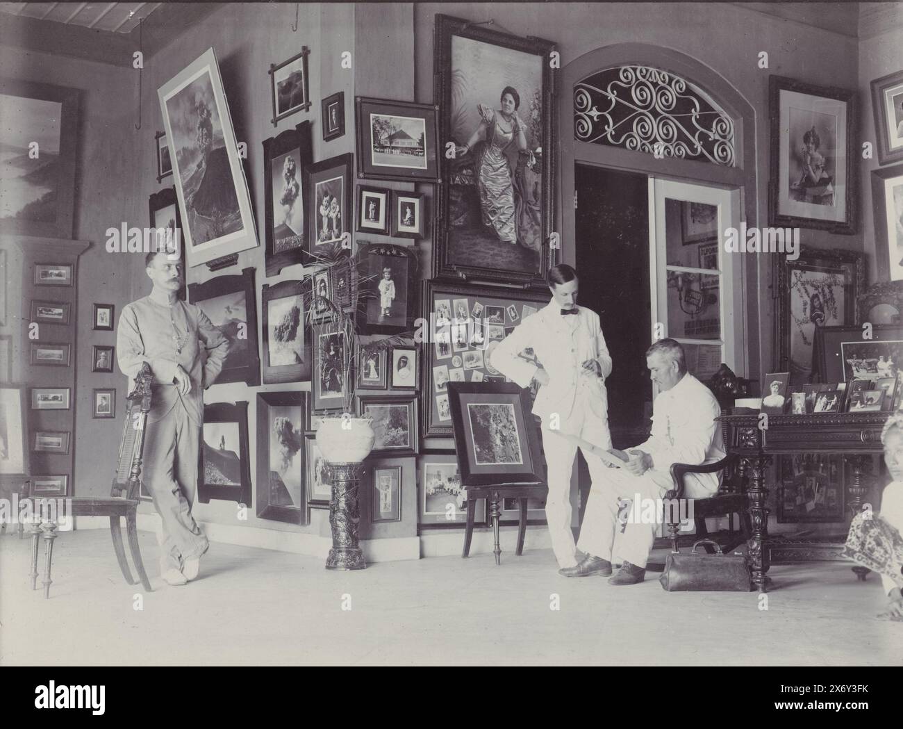 Seated javanese employee hi-res stock photography and images - Alamy