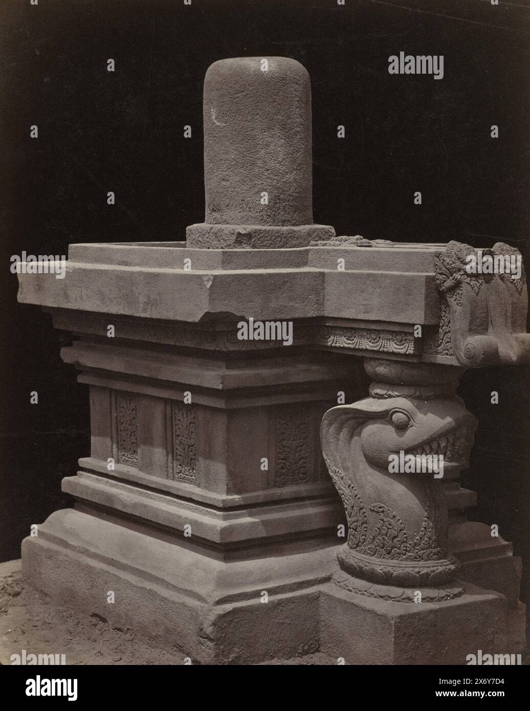 Male phallic symbol hi-res stock photography and images - Alamy