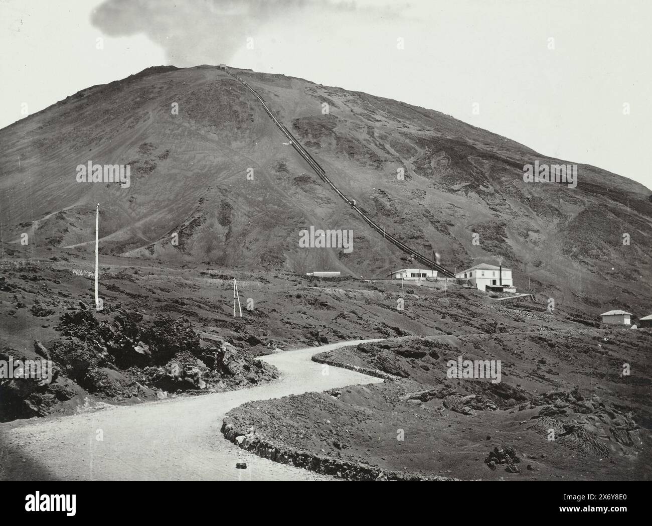 Goes up mount vesuvius hi-res stock photography and images - Alamy