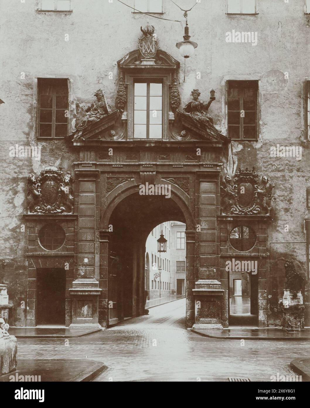 Street wide main passage hi-res stock photography and images - Alamy