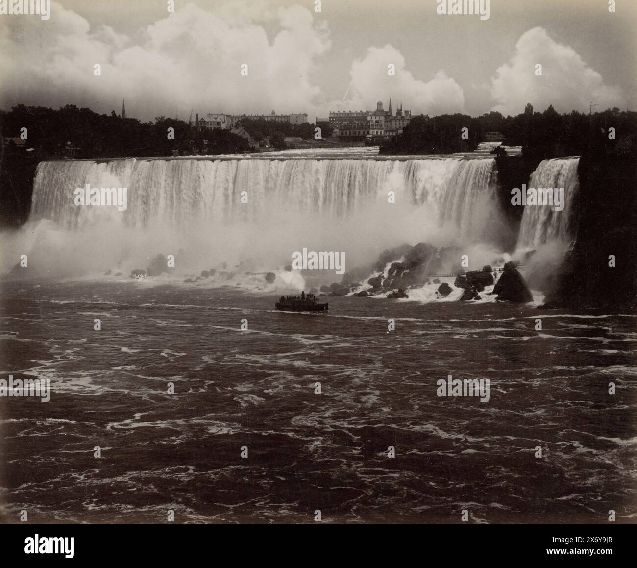 Niagara falls buildings hi-res stock photography and images - Alamy