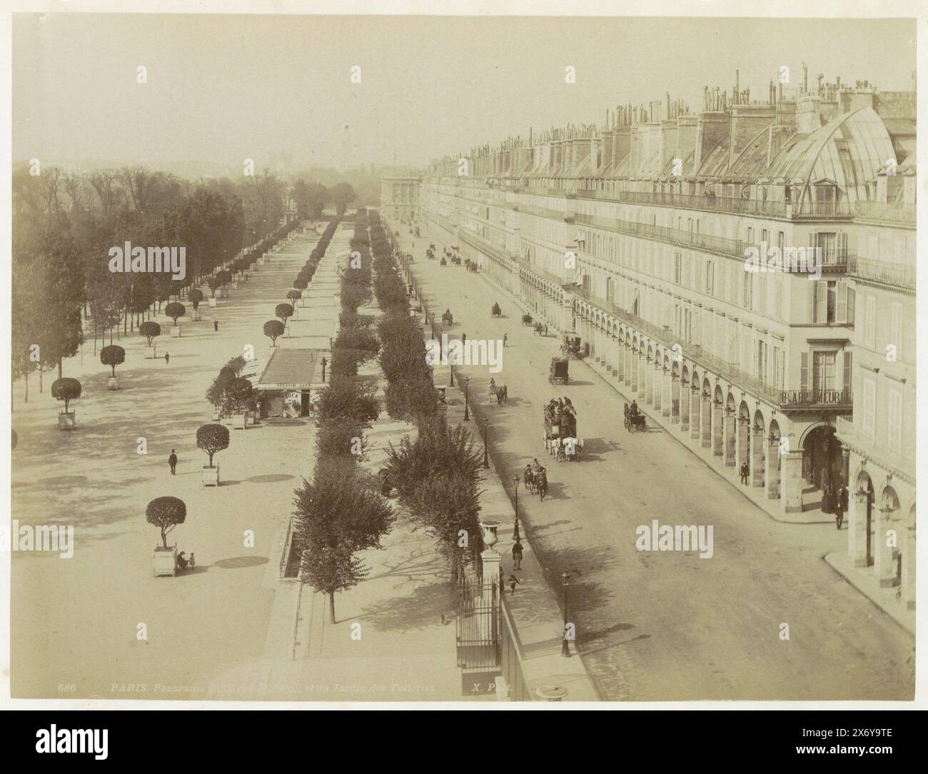 Panorama de la rue de rivoli et du jardin hi-res stock photography and ...