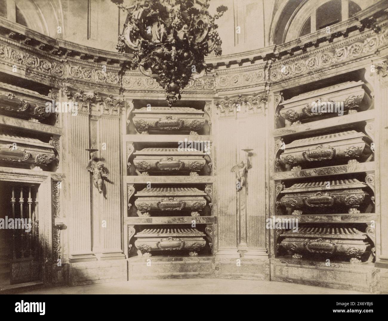 Royal crypt in the Escorial, ESCORIAL - Vista del Panteón de Reyes ...