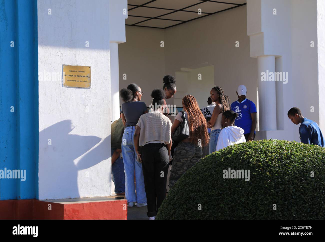 Nyanza, Rwanda. 6th Apr, 2024. Travelers visit Kings' Palace museum in ...