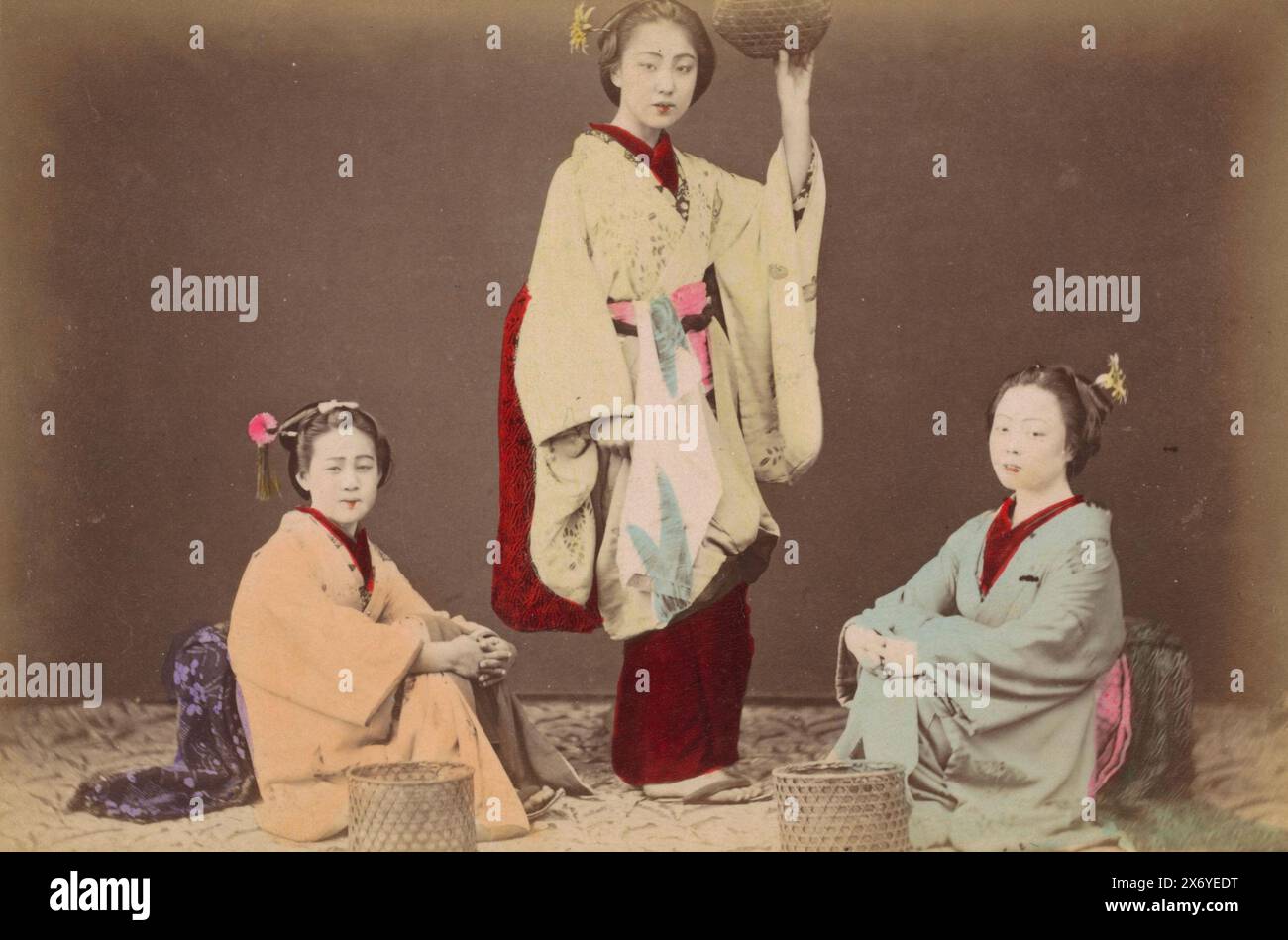 Three unknown japanese girls hi-res stock photography and images - Alamy