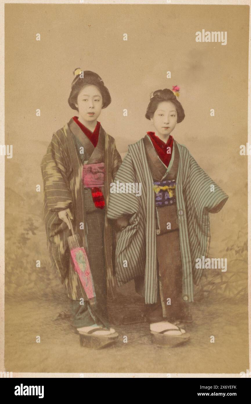 Two unknown japanese girls hi-res stock photography and images - Alamy
