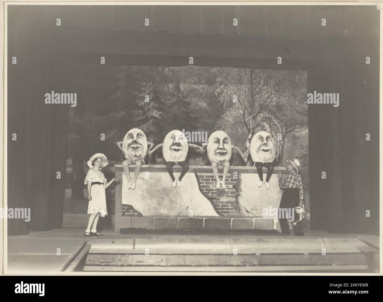 Humpty dumpty etc hi-res stock photography and images - Alamy