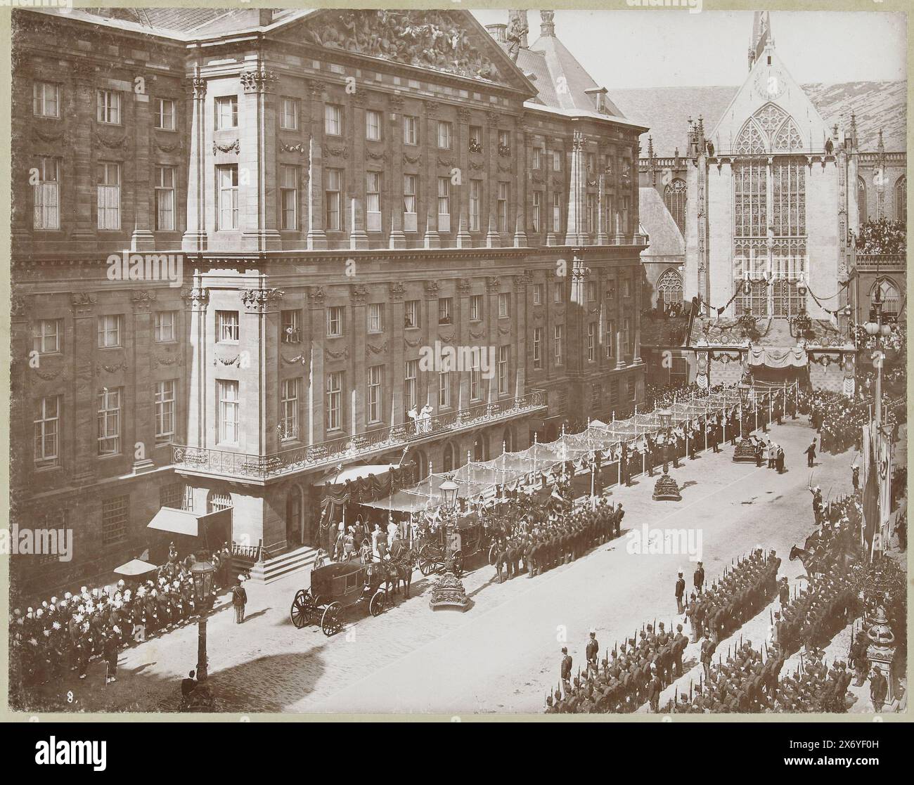 Queen mother square hi-res stock photography and images - Alamy