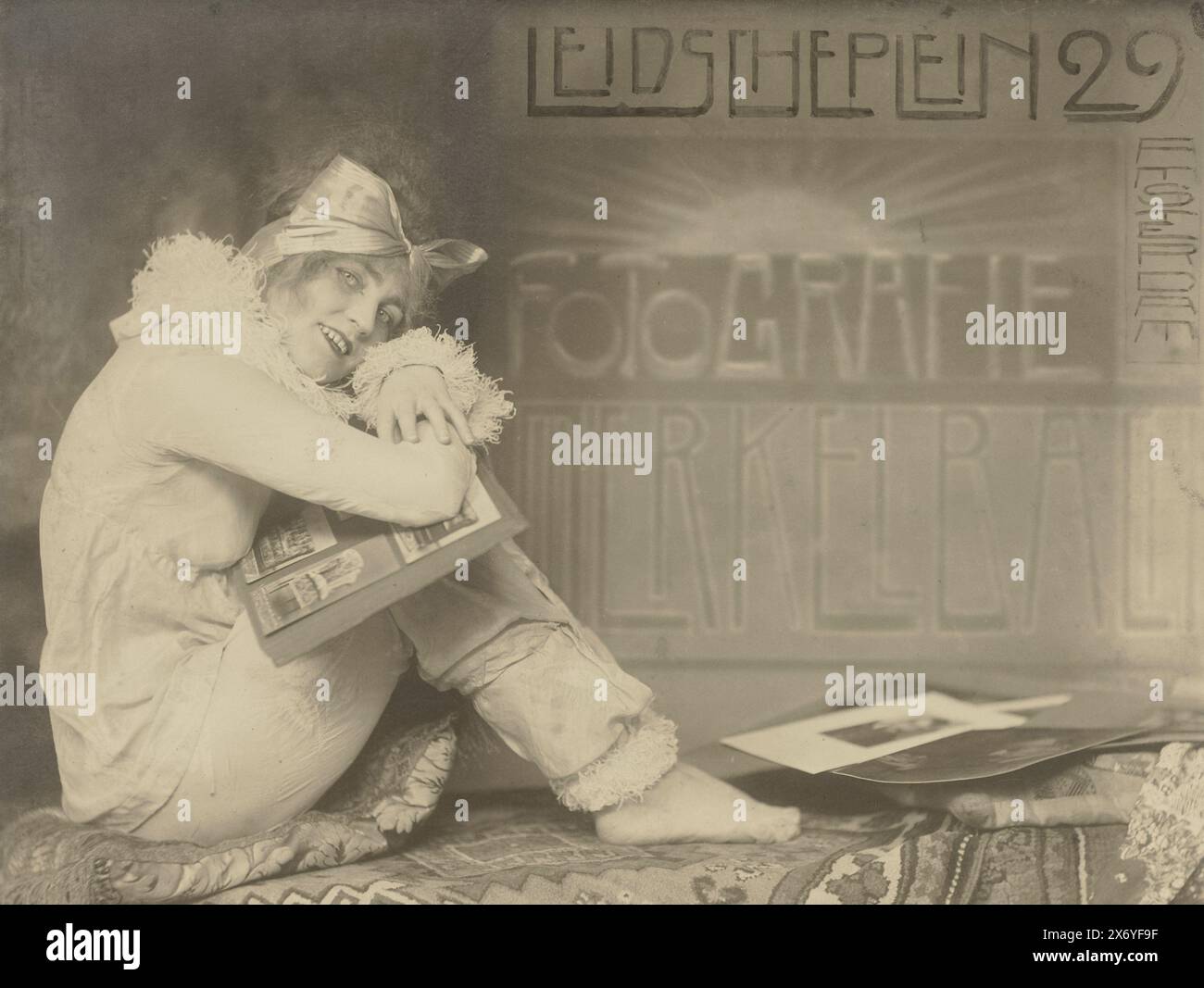 Advertising photo, for Merkelbach's studio, with dancer Angèle Sydow ...