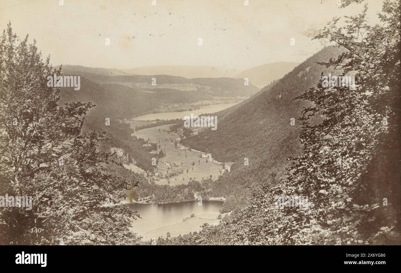 Environs de gerardmer les lacs de retournemer et longemer hi-res stock ...