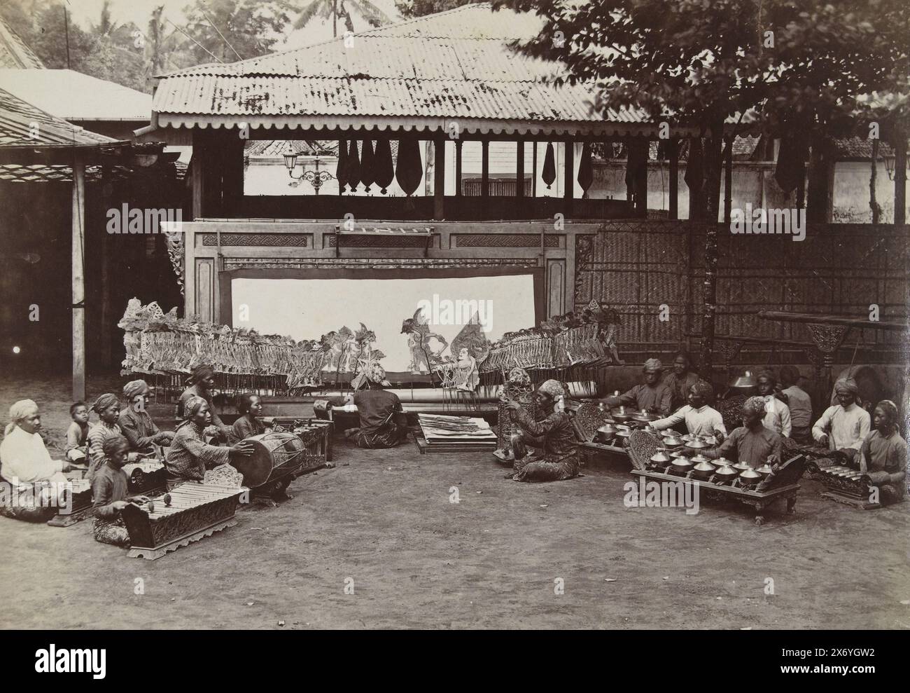 Wayang kulit accompanied hi-res stock photography and images - Alamy