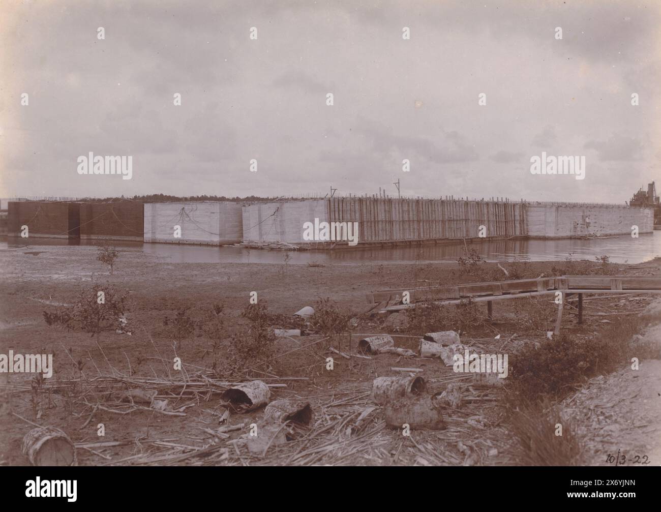 Storage location of 9.09 m high built caissons before the construction ...