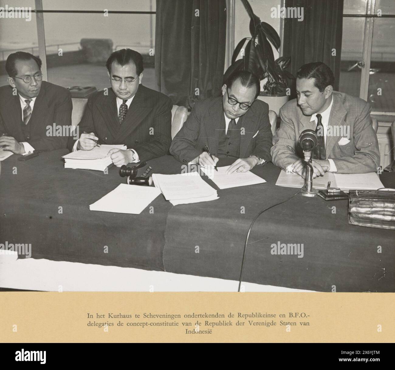 Round table conference hi-res stock photography and images - Alamy