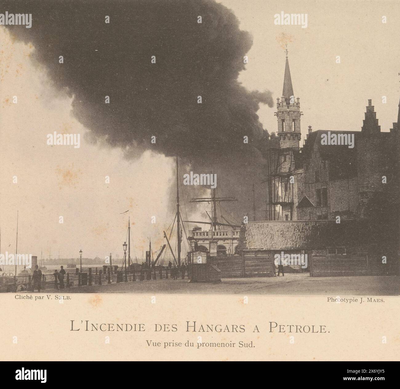 Hangars a petrole hi-res stock photography and images - Alamy