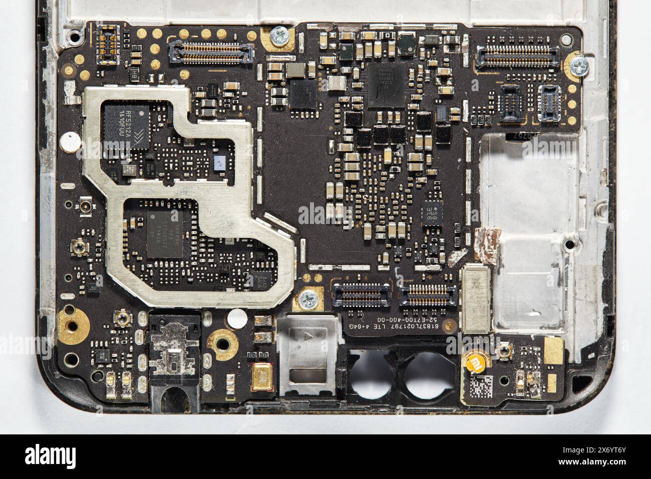 components installed on the printed circuit board in the cellphone ...