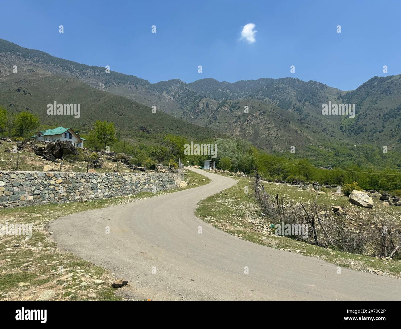 Srinagar, Jammu And Kashmir, India. 16th May, 2024. Kashmir valley is ...
