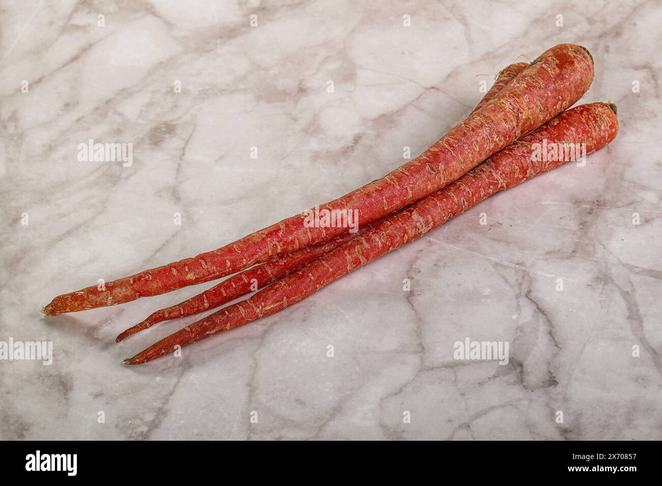Raw ripe Indian red carrot root Stock Photo - Alamy