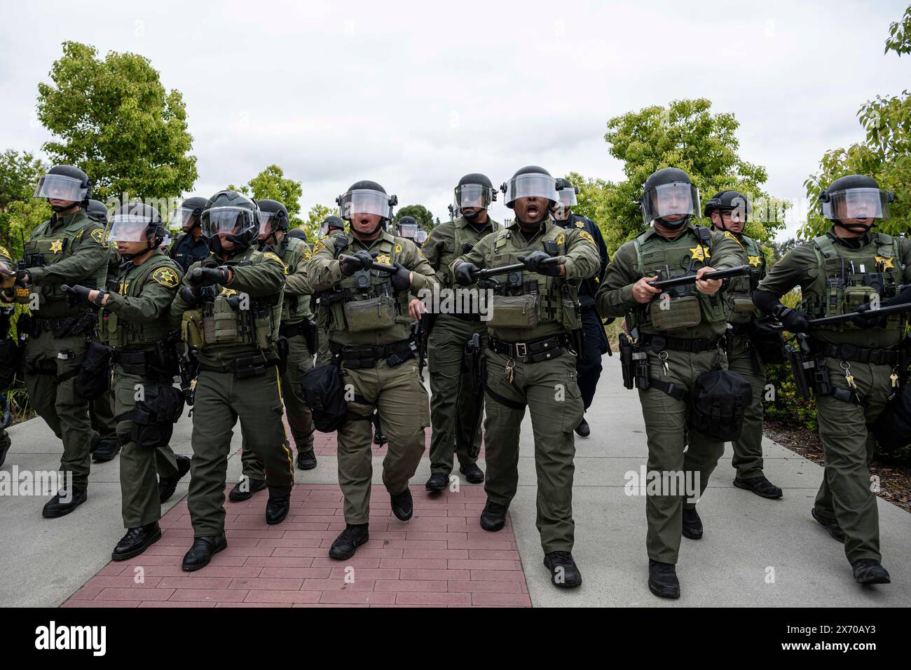 Swat Officers advance on the protester encampment after dispersal ...