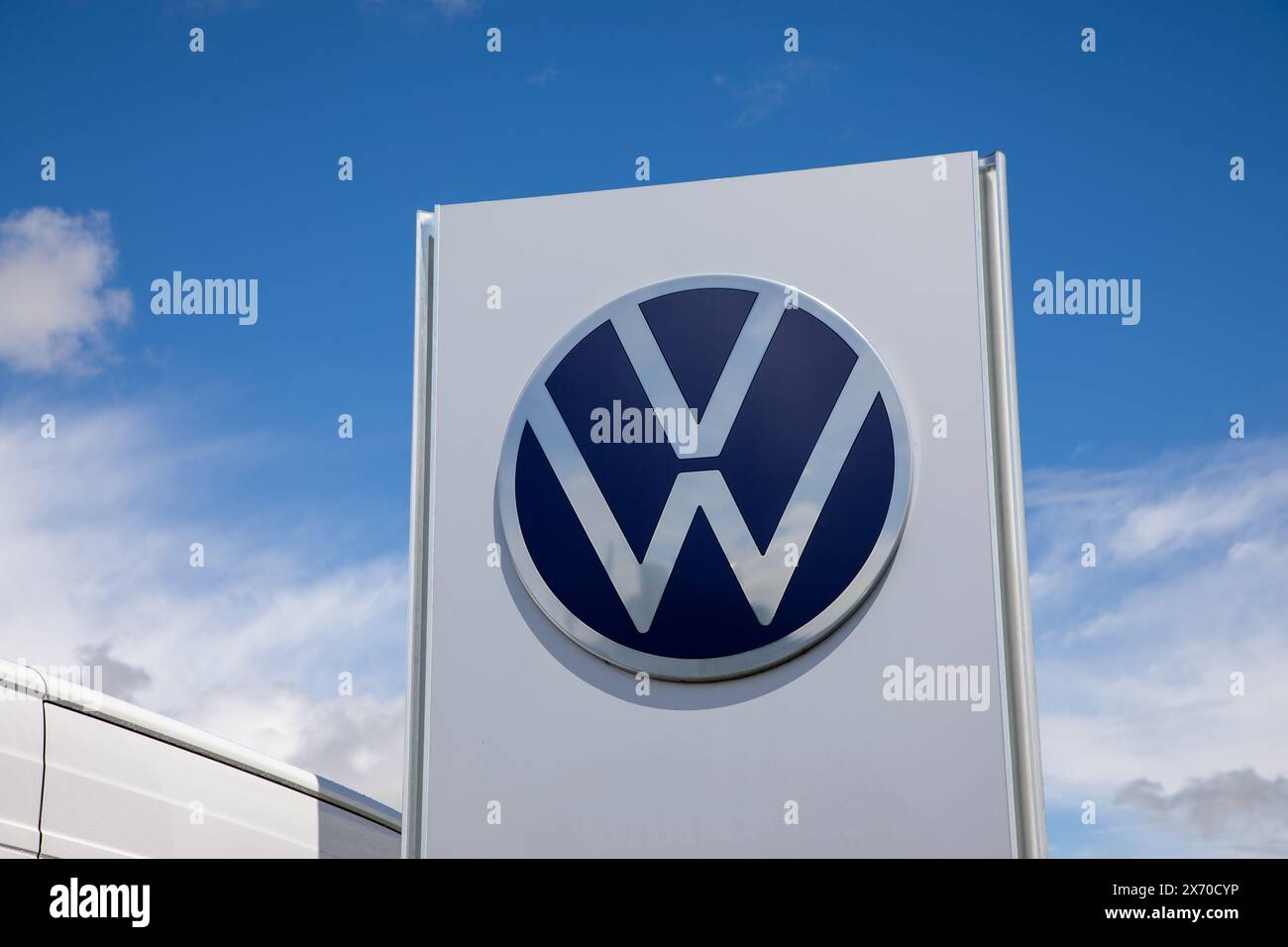 Bordeaux , France - 05 10 2024 : vw volkswagen facade sign brand and ...
