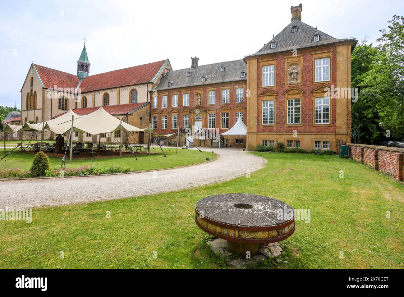 Kloster Marienfeld. Die ehemalige Zisterzienserabtei liegt im Stadtteil ...