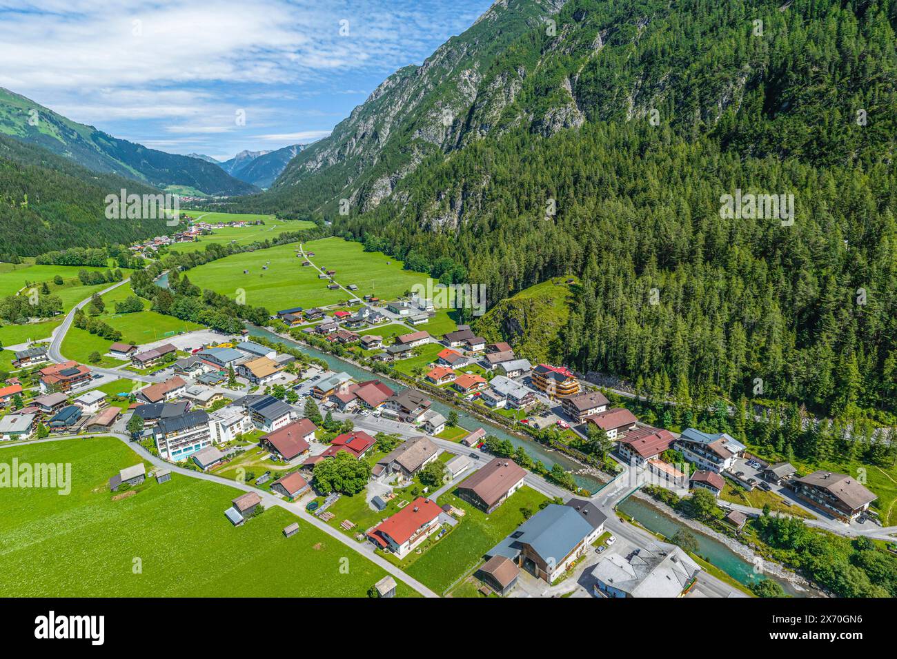 Die Gemeinde Steeg im Tiroler Lechtal von oben Ausblick auf das Lechtal ...