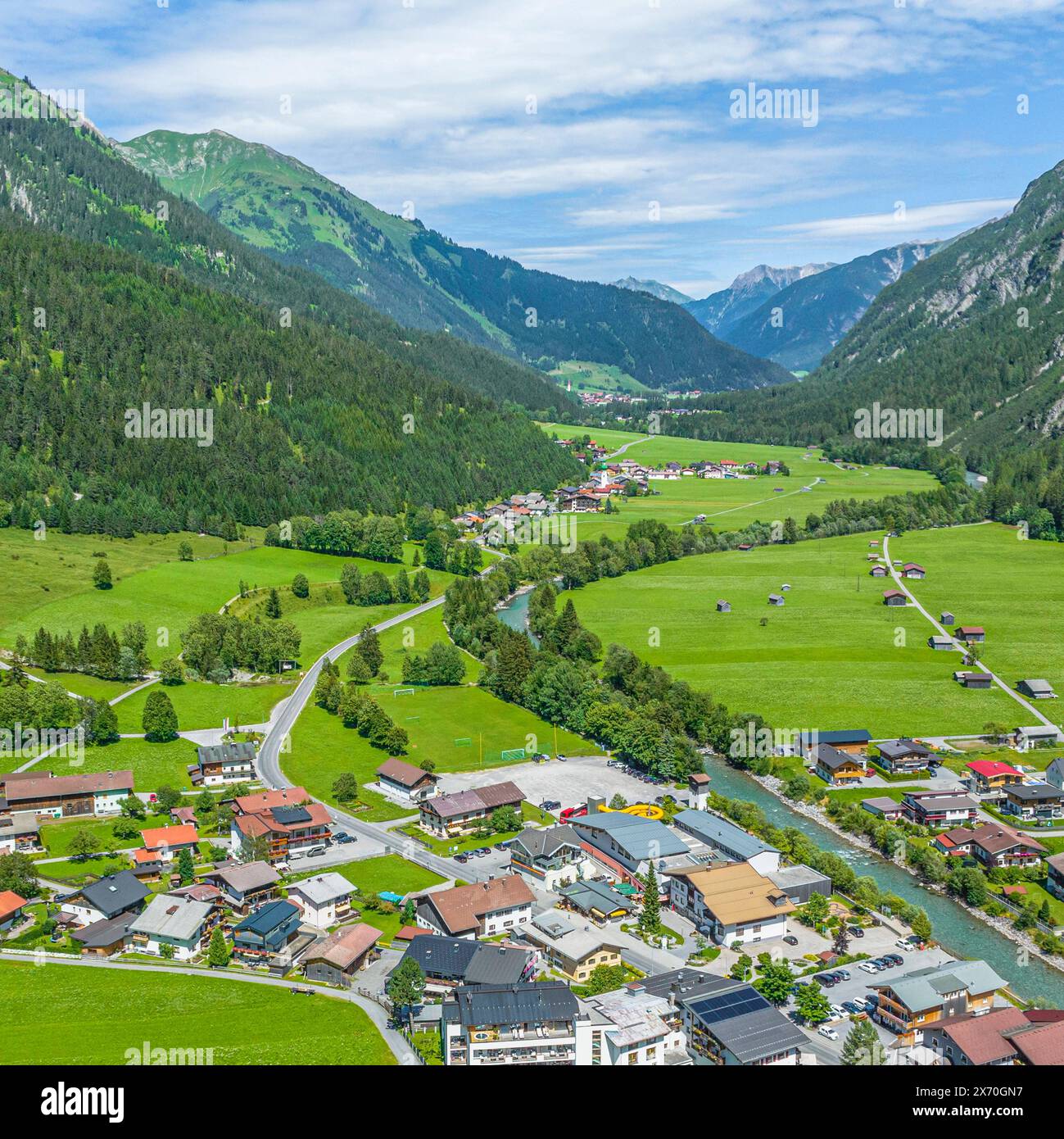 Die Gemeinde Steeg im Tiroler Lechtal von oben Ausblick auf das Lechtal ...