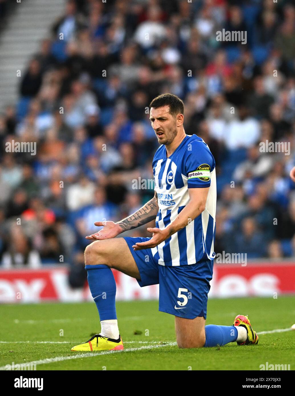 Brighton footballer lewis dunk hi-res stock photography and images - Alamy