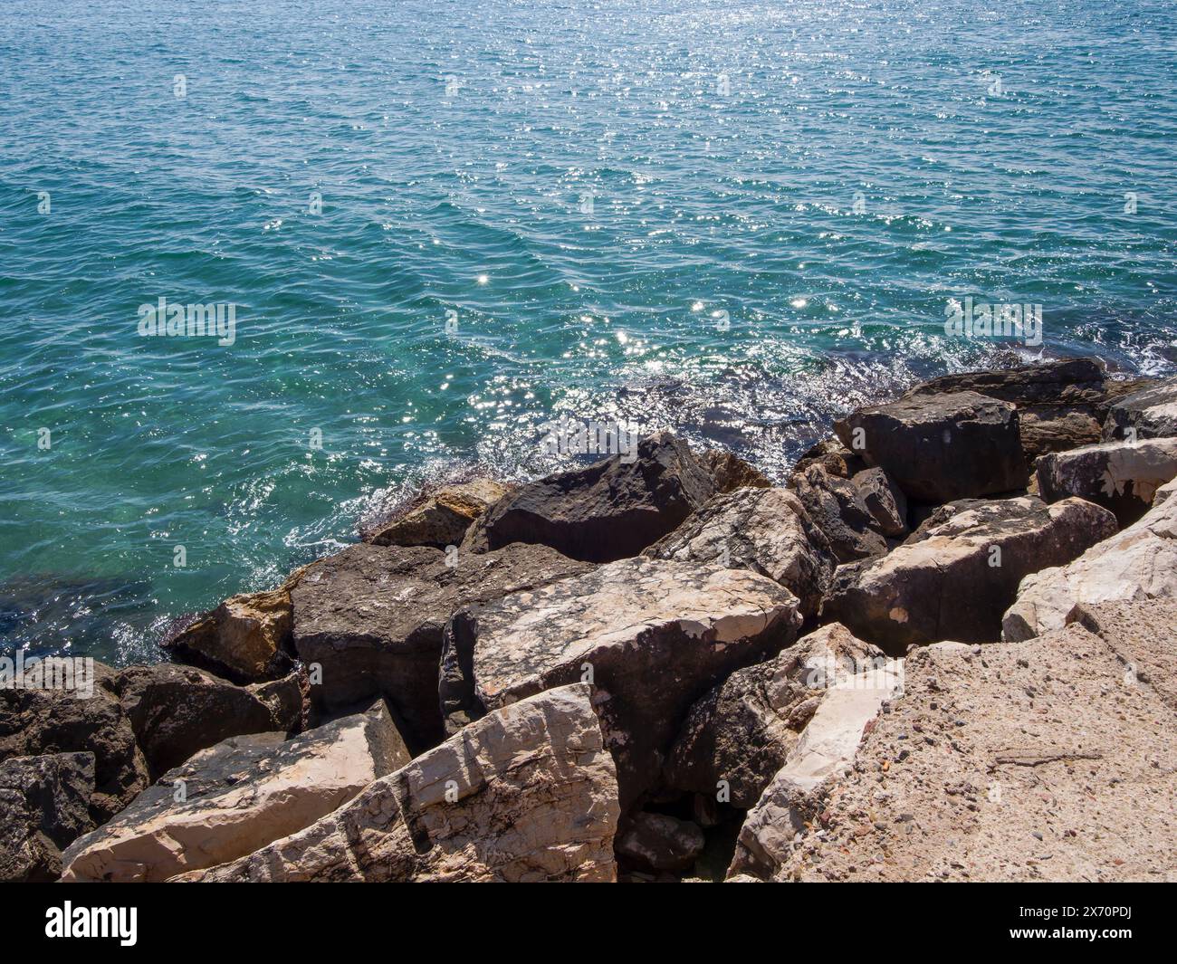 Photo on the surface of crashed waves on the beach of the coast ...