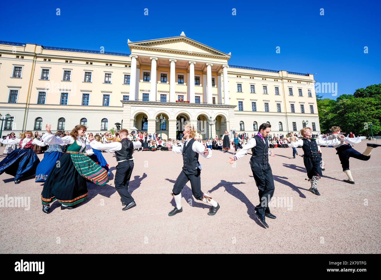 Oslo 20240517.Hallingdans at Slottsplassen before the children's train arrives. Photo: Heiko ...