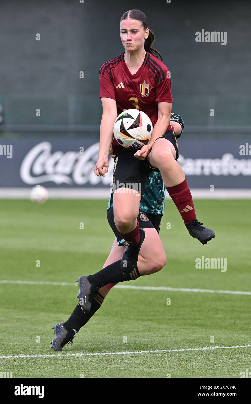 Emma Ernst (3) of Belgium and Janita Jolien Kramer (9) of Germany ...