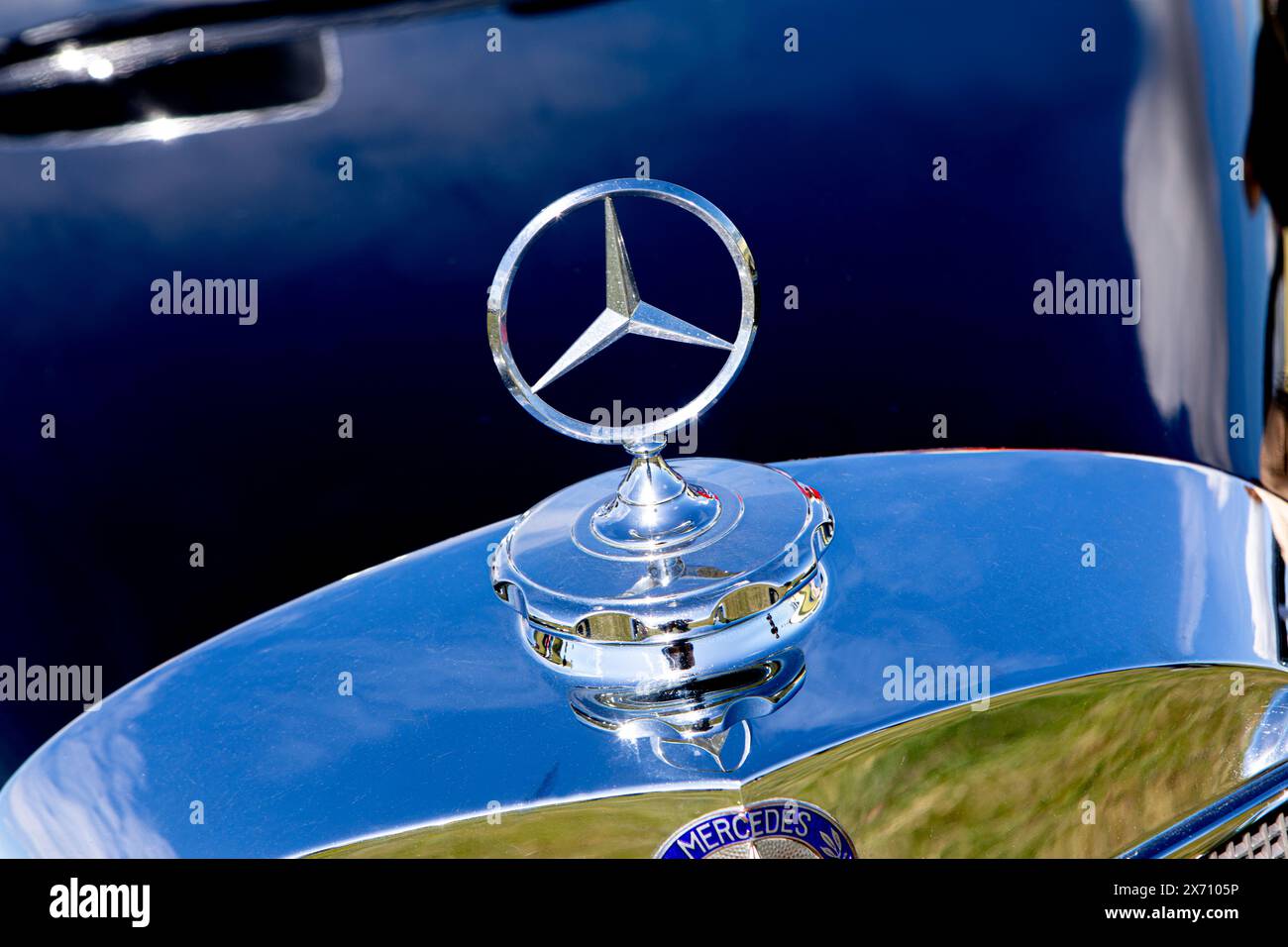 A Mercedes Benz emblem on a car bonnet Stock Photo - Alamy