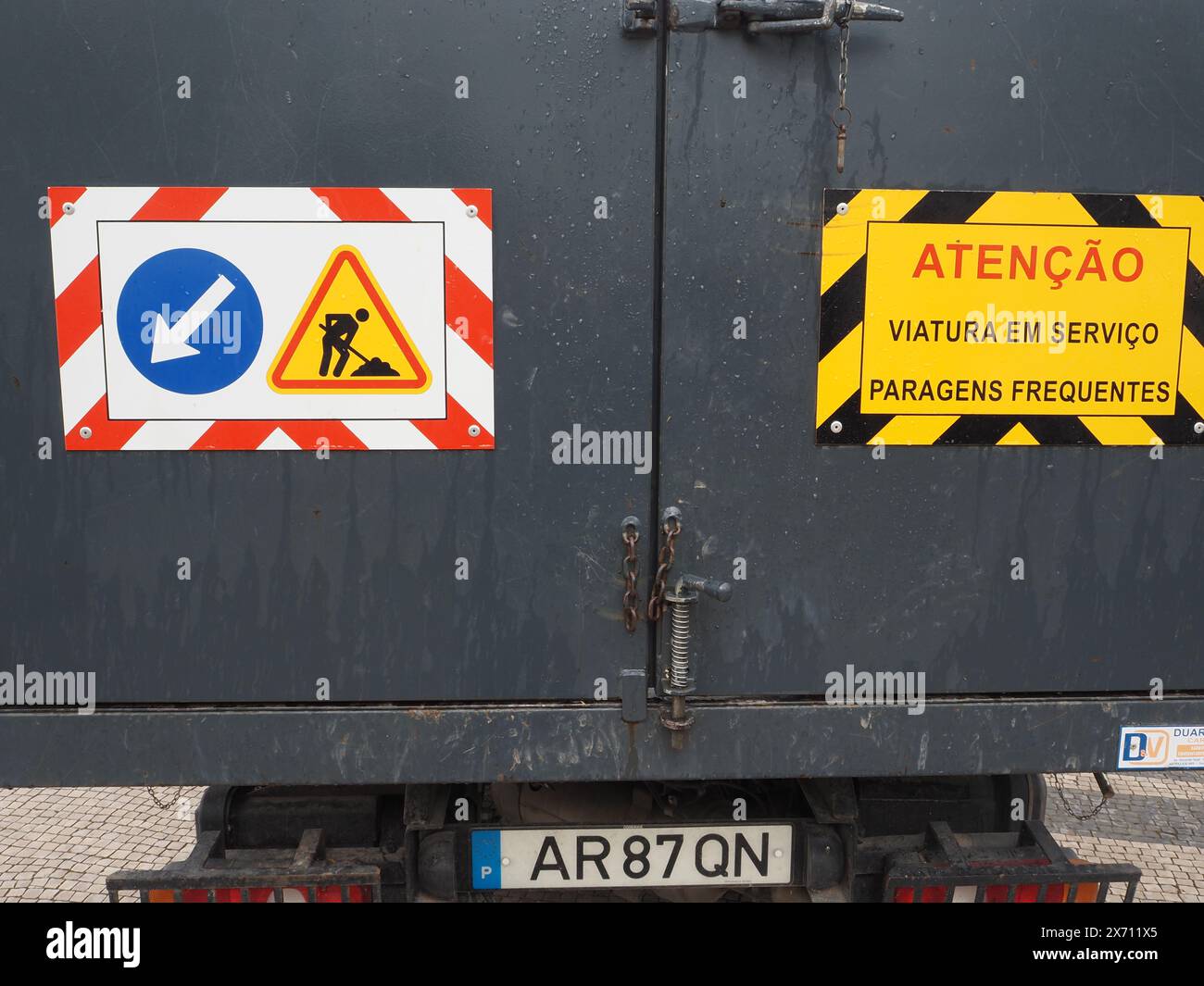 Lorry signs hi-res stock photography and images - Alamy