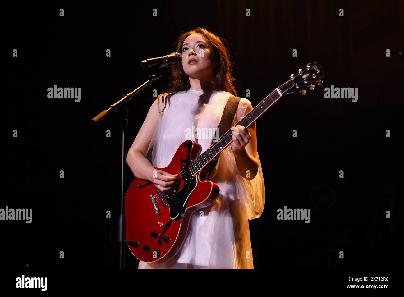 LONDON, ENGLAND - MAY 16: Laufey (Laufey Lín Bing Jónsdóttir ...