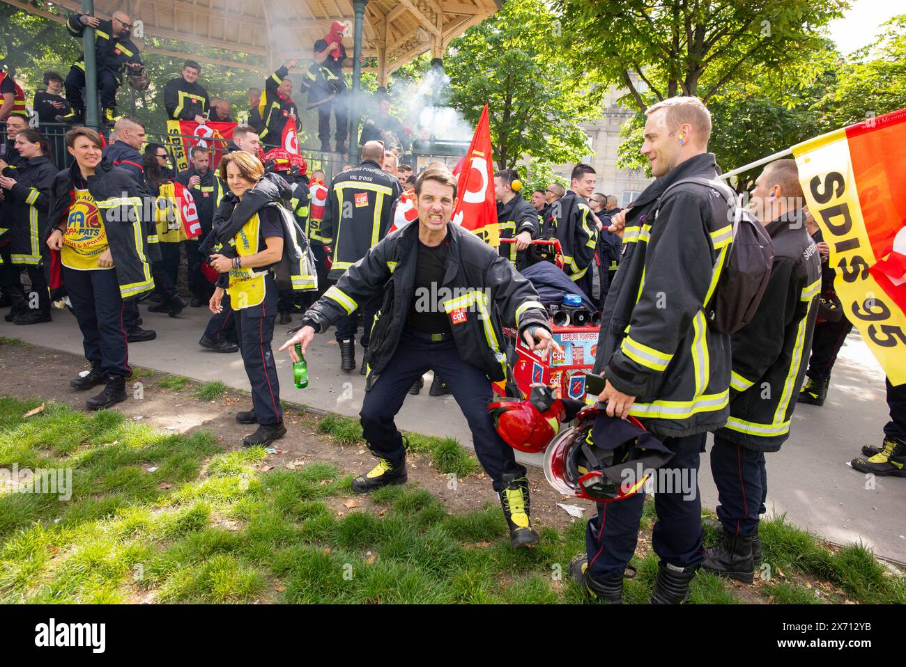 Paris, France. 16th May, 2024. Demonstration by striking firefighters ...