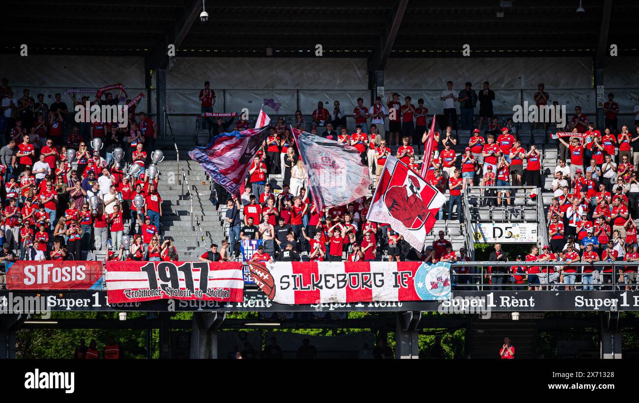 Aarhus, Denmark. 16th, May 2024. Football fans of Silkeborg IF seen on ...